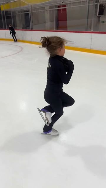 2025-09 Ксения Сидоровская - вращение