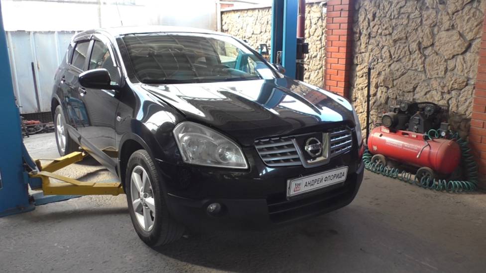 Замена подушки ДВС со стороны коробки передач на Nissan Qashqai 2,0 4WD Ниссан Кашкай 2008 года