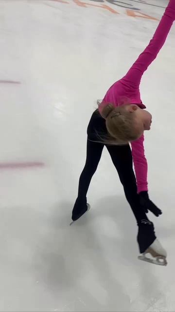 2025.10 Наши младшие девочки учат боковую позицию в заклоне