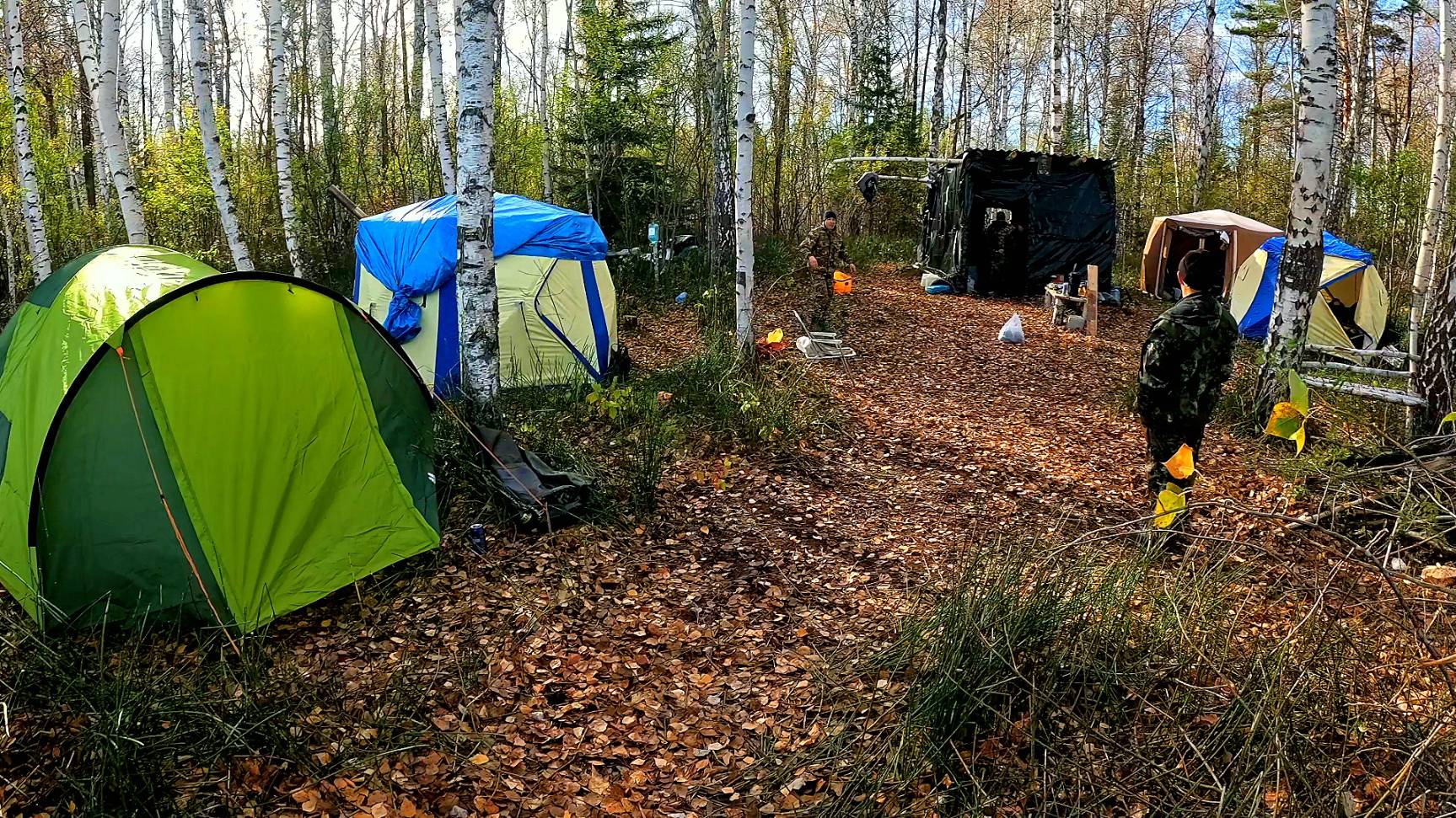 ЖИВЁМ НА ОСТРОВЕ ПОЗДНЕЙ ОСЕНЬЮ! ТОЛЬКО ПРИЕХАЛИ и ТАКАЯ РЫБА! БЫТ, РЫБАЛКА, ЕДА  и ОТДЫХ! Ч-1