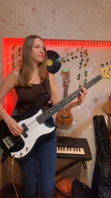 Maneskin - I wanna be yours slave на бас гитаре