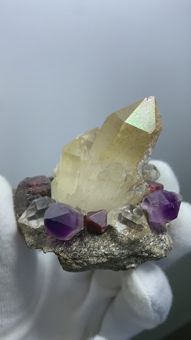Композиция из камней и кристаллов  Coolcrystals
