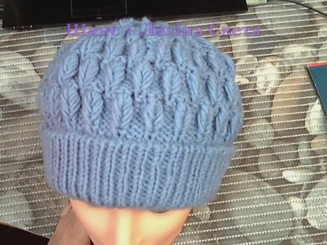 Теплый берет=шапка. Пышный объемный узор.