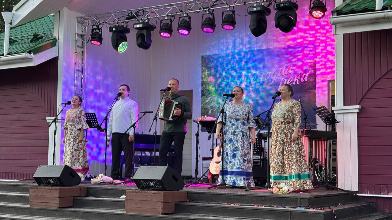 Гармонь, голоса и энергия – ансамбль Пташица оживляет сцену! Смотрите, слушайте, приходите!