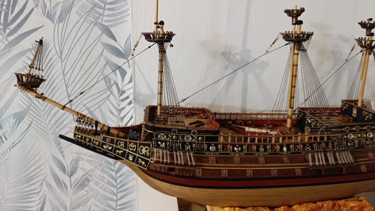 Модель парусника  ручной работы .