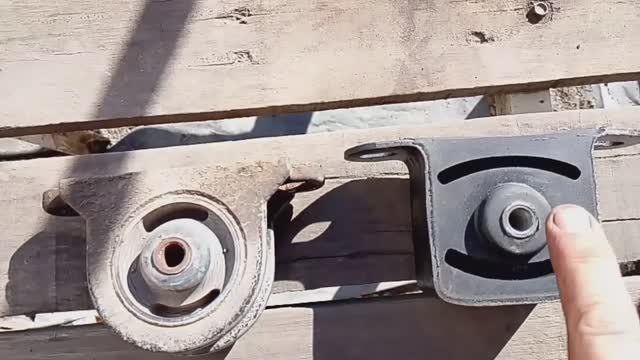 Нива,Сумашедшая вибрация!! Нашёл причину!Замена подушек раздатки на ниве нового образца