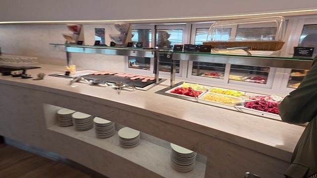 Поезд Вятка купейный вагон. Бизнес зал Шагал в Шереметьево. Бизнес класс Аэрофлота.