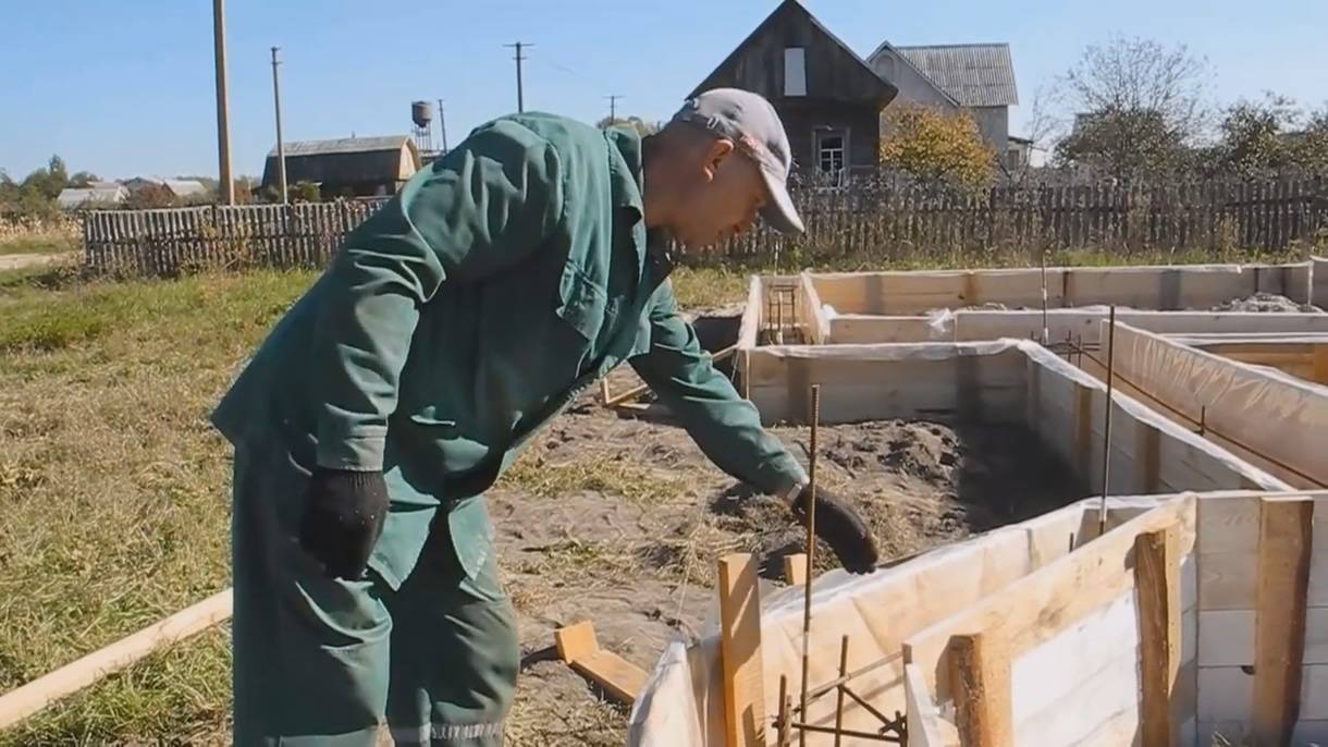 Мелкозаглубленный ленточный фундамент ч.9 (Установка опалубки)