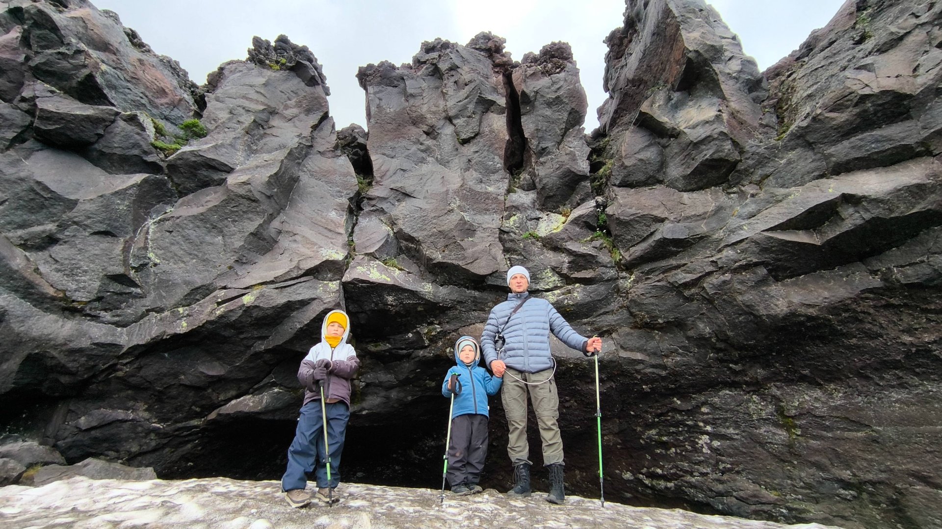 Камчатка с детьми. Часть #10. Лавовые пещеры вулкана Горелый