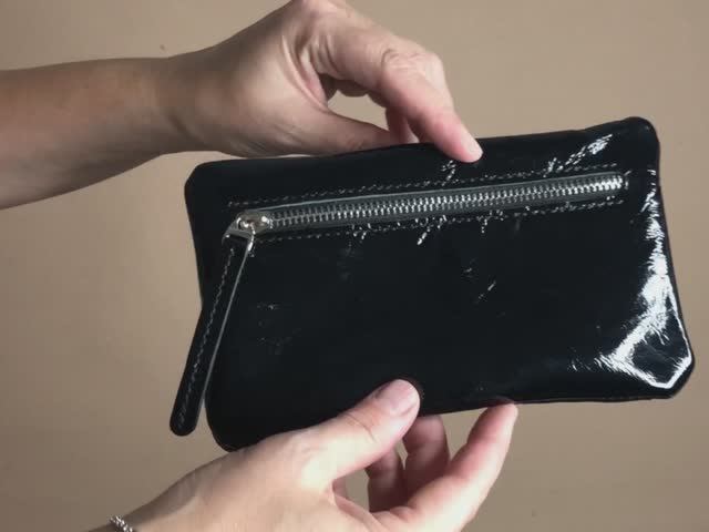 Чёрная лаковая косметичка "Милли"