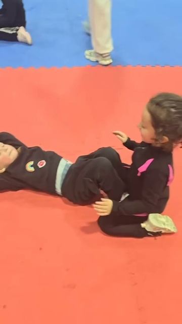 2025.10.10 ОФП малышей, качаем пресс