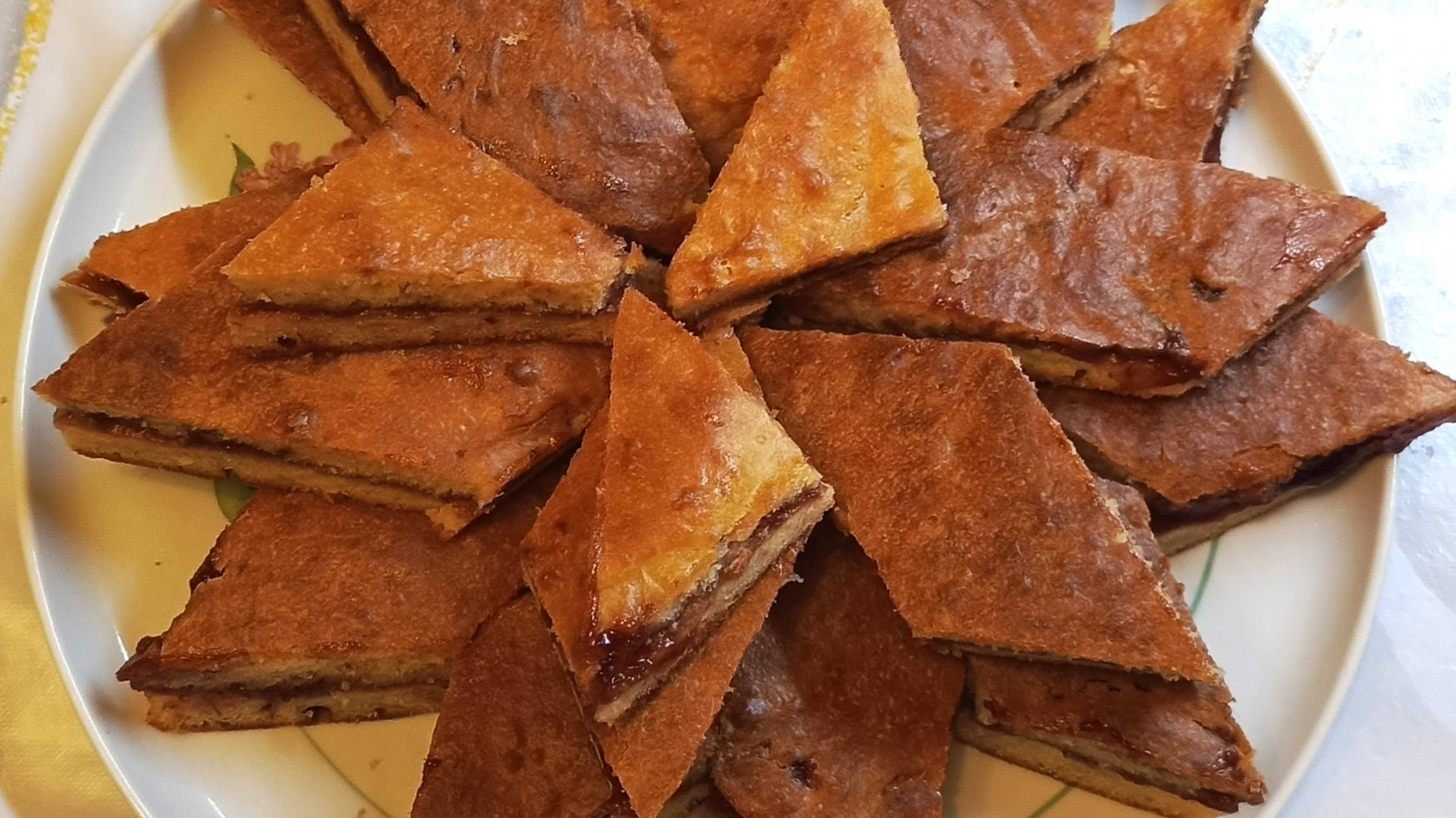 СЛАДКИЙ ПИРОГ НА КЕФИРЕ С НАЧИНКОЙ