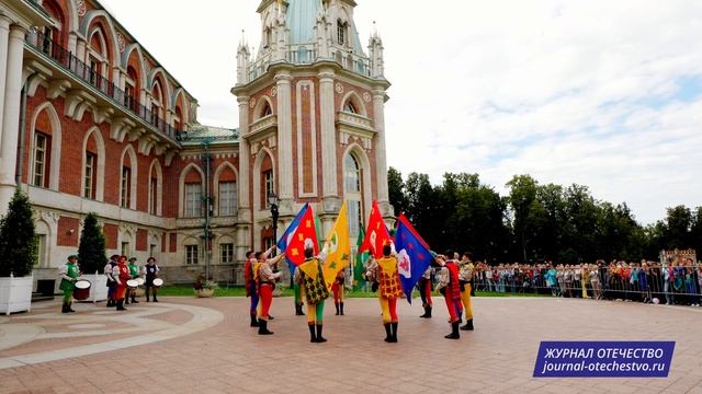 Итальянский Ренессанс в Царицыне: Ансамбль флагоносцев из Кори (Италия) на фестивале Спасская башня