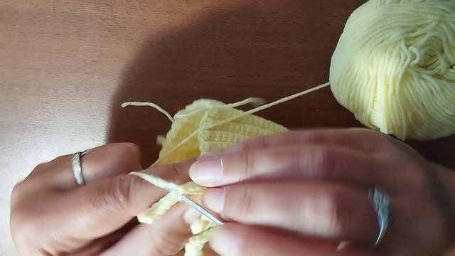 Митенки. Немного процесса для вдохновения по созданию теплого аксессуара с необычным узором.