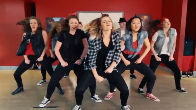 ЛЮБЛЮ ТЕПЛО ГОРЯЧИХ ГУБ  - Андрей Храмов