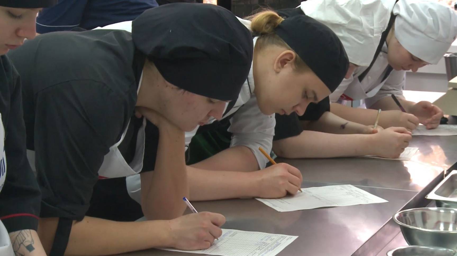 Ярославских студентов учили готовить табуле