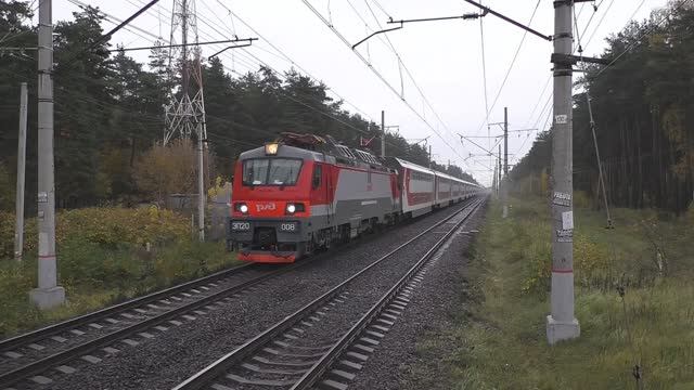 Электровоз ЭП20-008 (ТЧЭ-6) со скорым поездом "Двухэтажный состав" № 063Й Самара - Санкт-Петербург.
