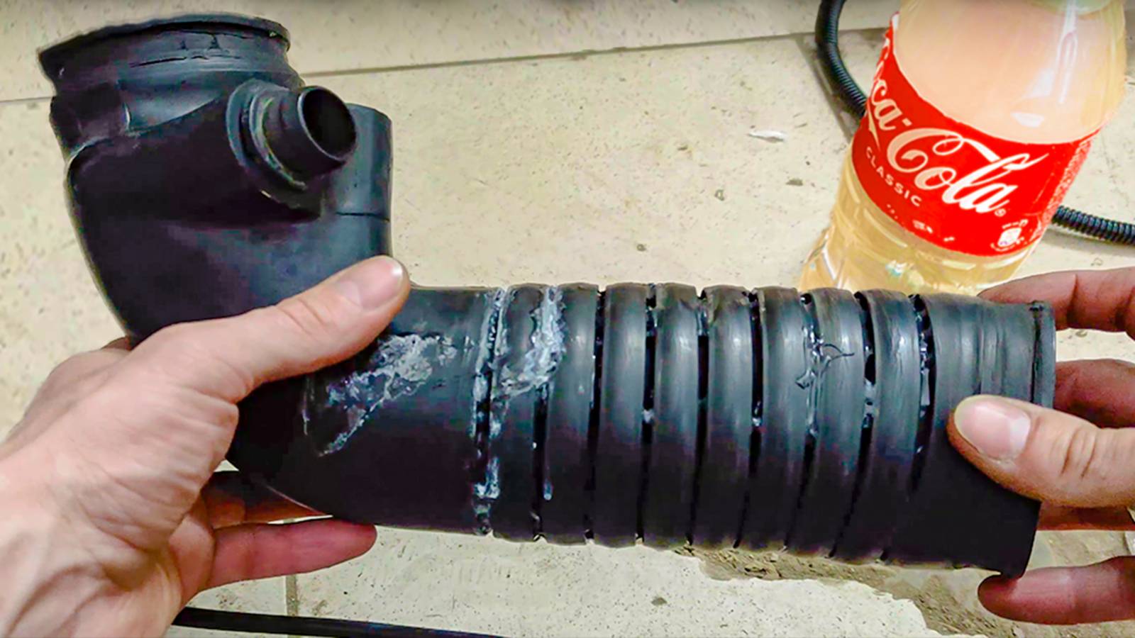 Как починить воздушный патрубок обычной бутылкой? | Golf 3