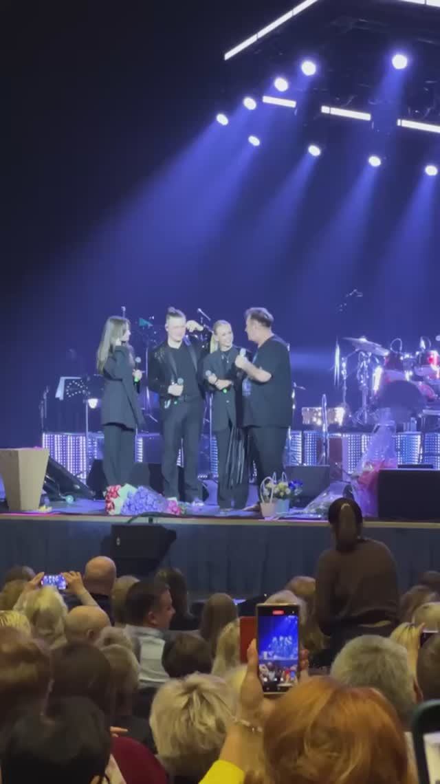 Выход на бис босиком!