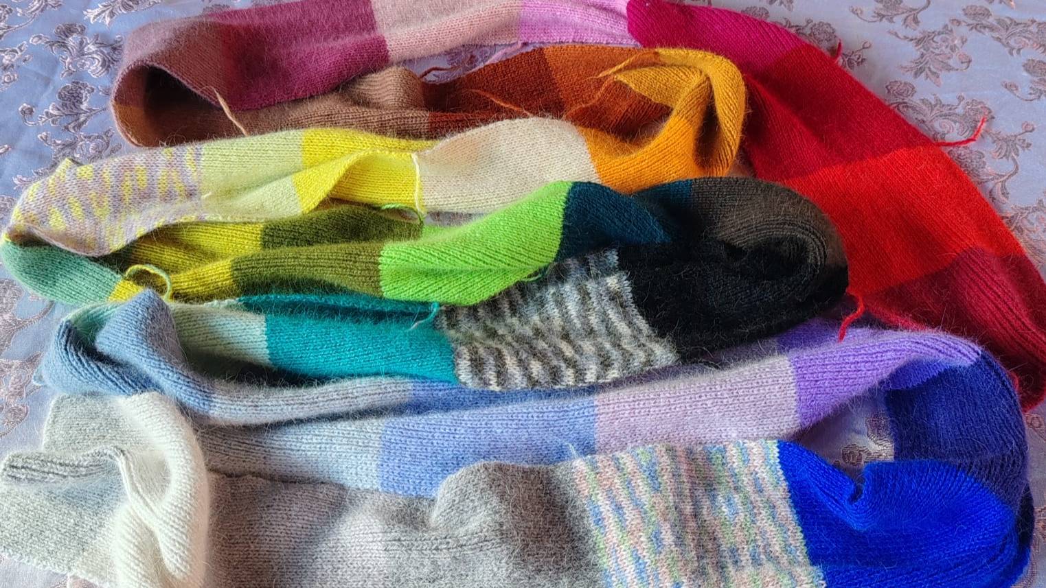 А вы вязали образец длиной 5 метров? 40 цветов норки в одном образце! Зато наглядно!