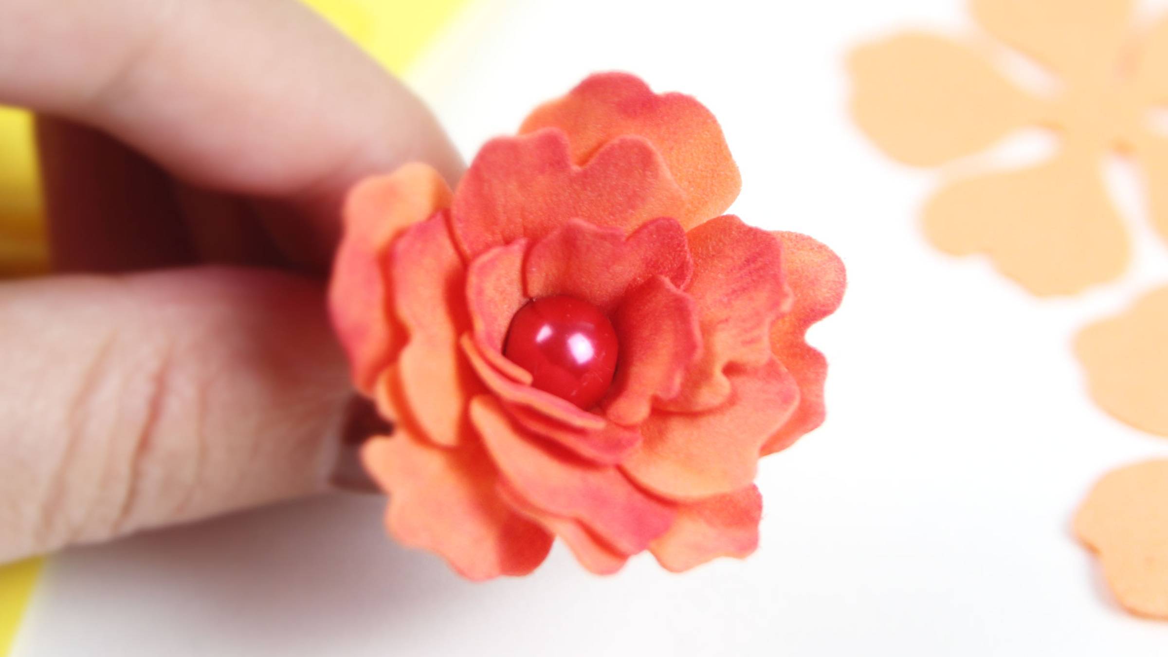 Превращаю фоамиран в красивый цветок🌼 Делаю декор для осенней заколки (Часть 1). Foamiran flower