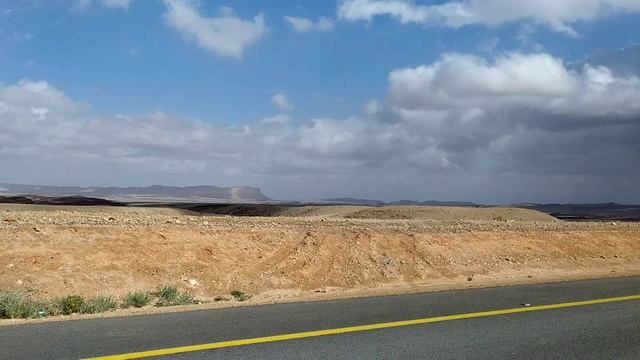 Едем внутри кратера Рамон!