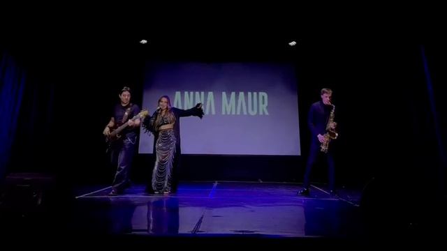 Обнимай ~ Анна Маюр