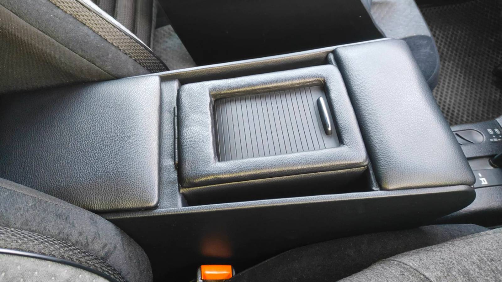 Сделал необычный подлокотник — своими руками! Под свой стиль! | Golf 3