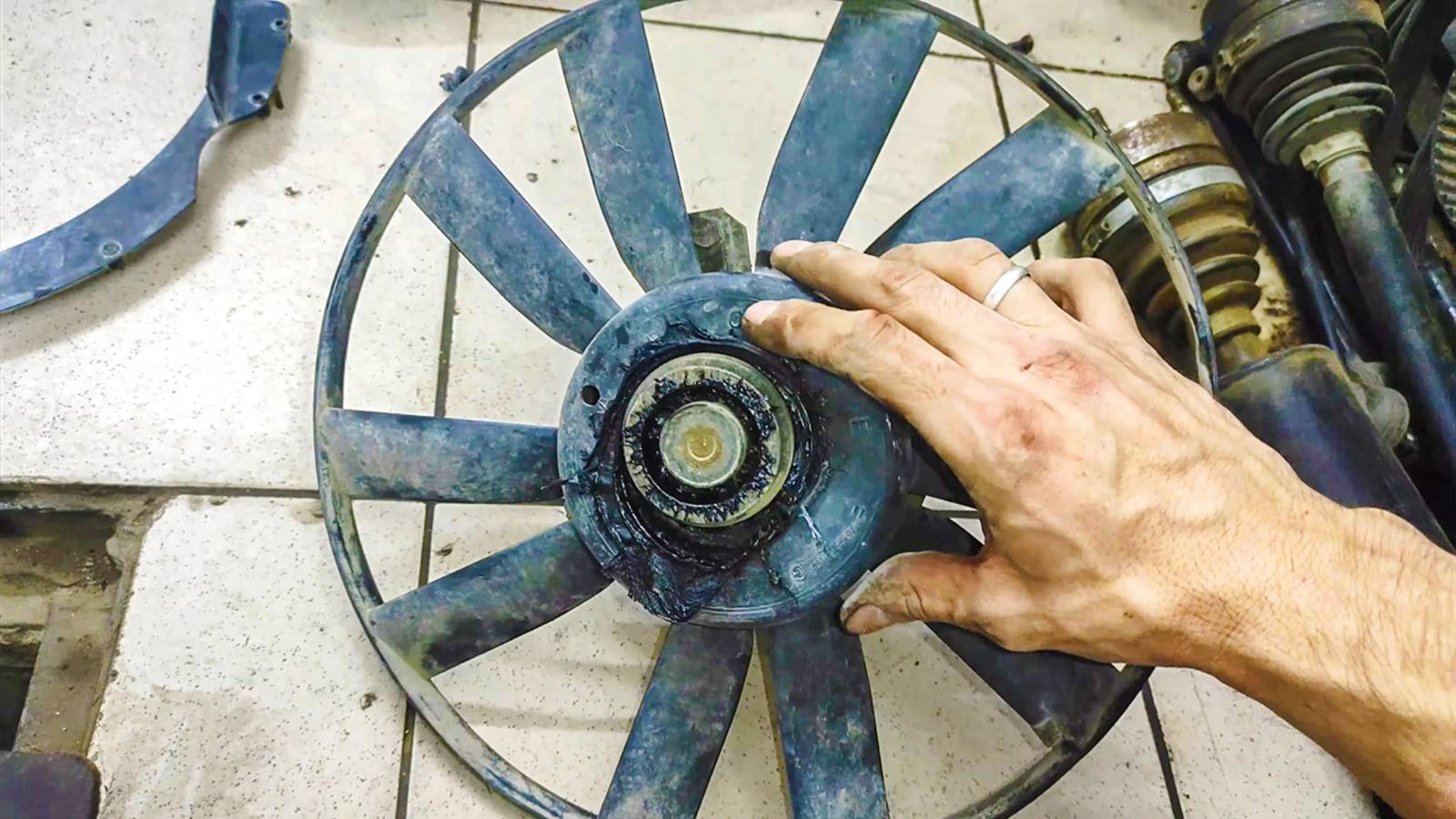 Вентилятор не справился — перегрелся и расплавился! | Golf 3