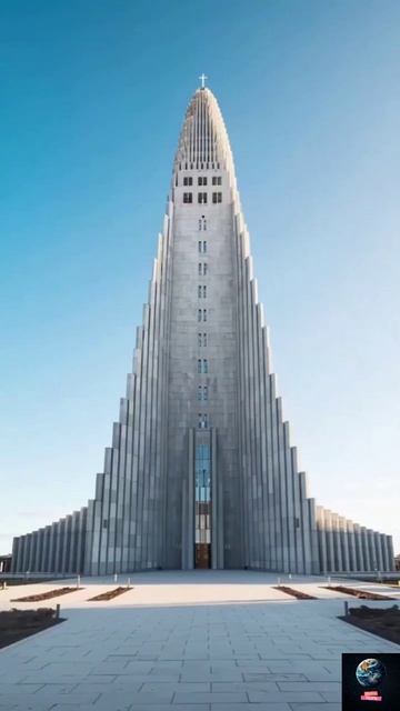 Рейкьявик прославляется как самая северная столица мира, открывающая двери в чарующий мир Исландии.