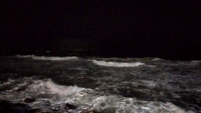 Средиземка вечером в Тель-Авиве!Волны!