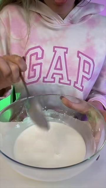 Она твёрдая или жидкая? Ньютоновская жидкость 😉