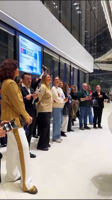 В Лахта Центре показывают 200-метровую инсталляцию