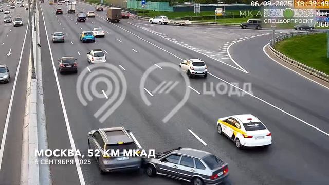 ДТП на 52-м километре МКАД "Неудержимый капот"
