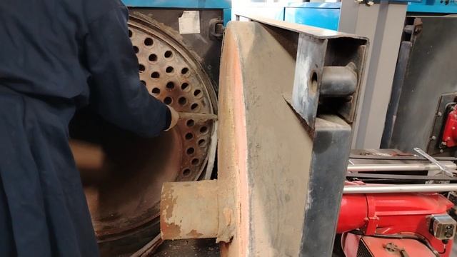 Старайтесь редко открывать топочную дверцу котла