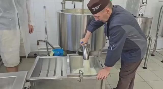 Пресс-тележка для выработки сыра: технология подпрессовки пласта