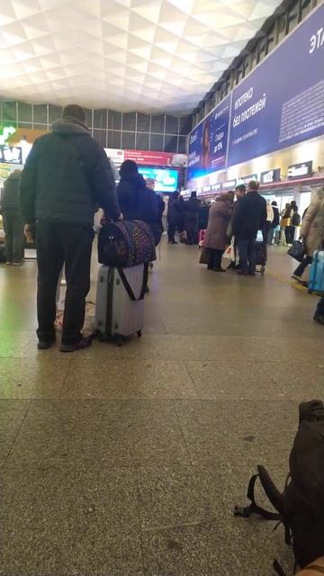 Ленинград (Санкт-Петербург), Московский вокзал, пассажиры в ожидании поездов Фрагмент 2