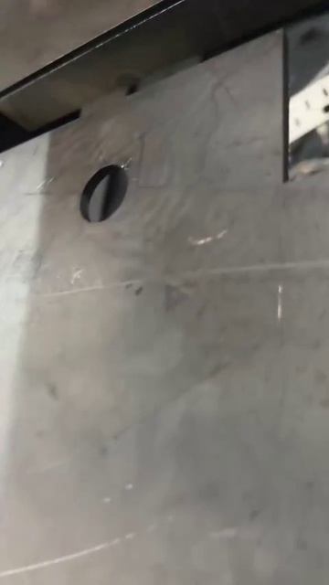 DS-1515Р — компактный станок с кабинетной защитой для лазерной резки листового проката