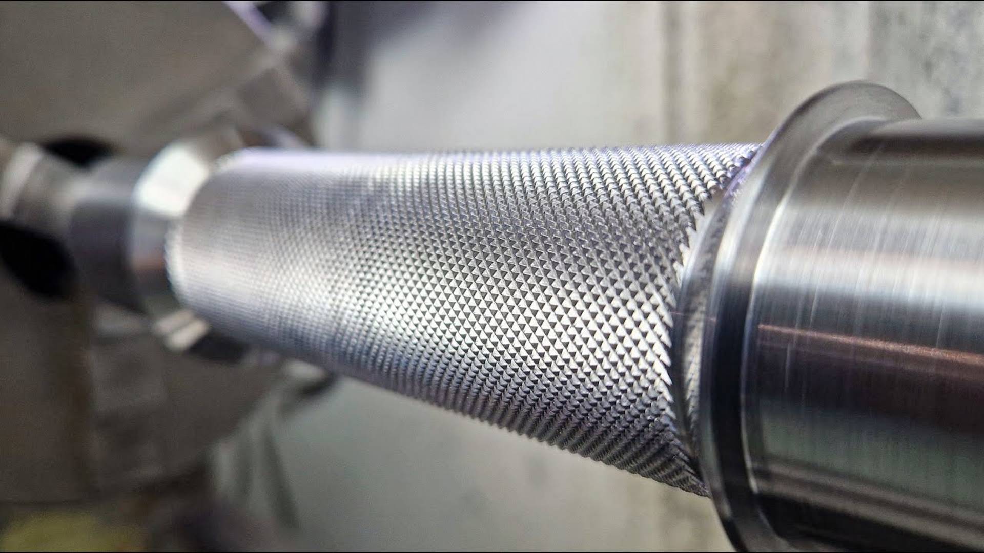 Knurling from two Sides - The Perfect Knurling (2160p_25fps_AV1-128kbit_AAC)