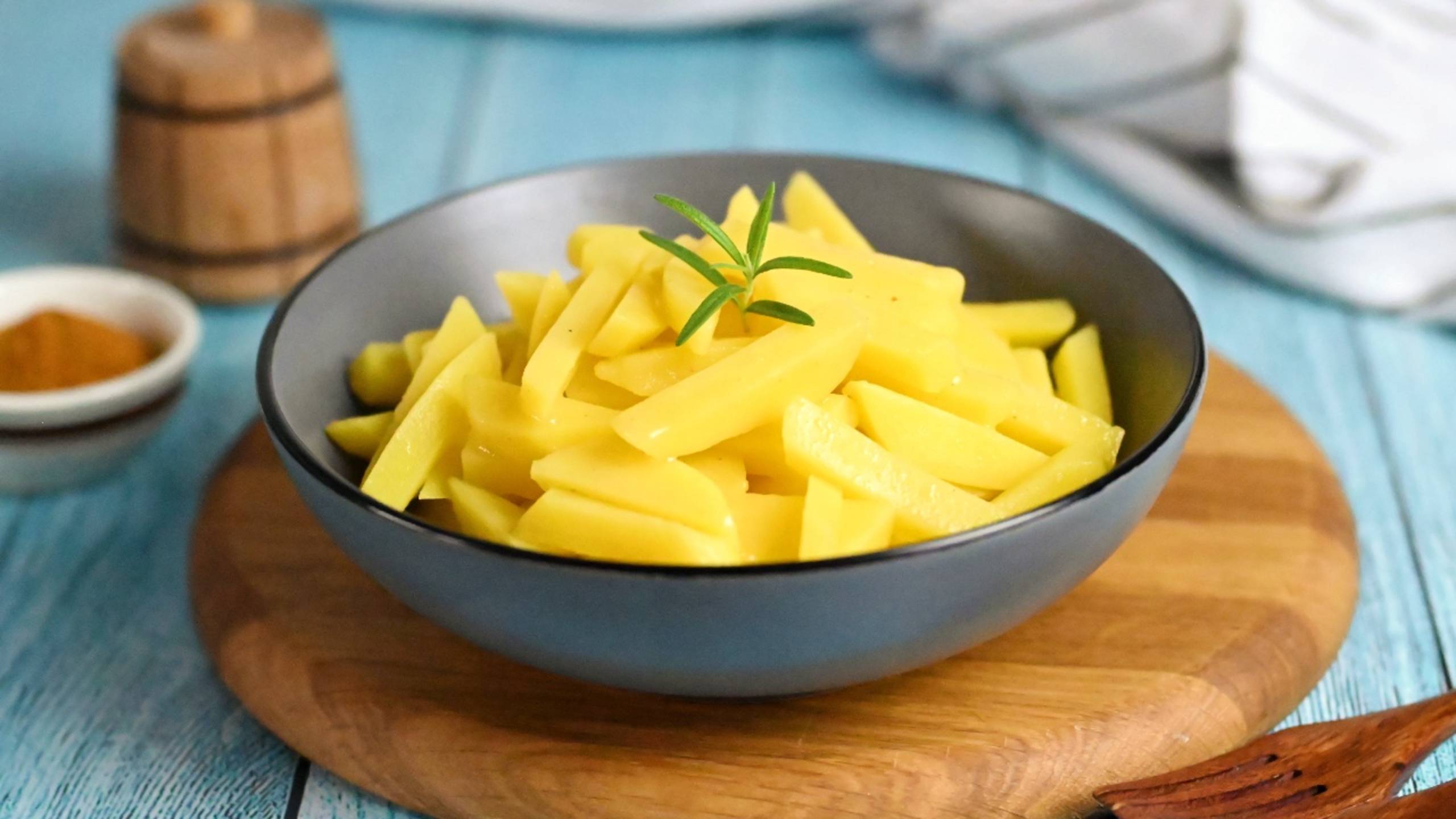 Картошка за 10 минут: быстрый гарнир на сковороде с водой и маслом