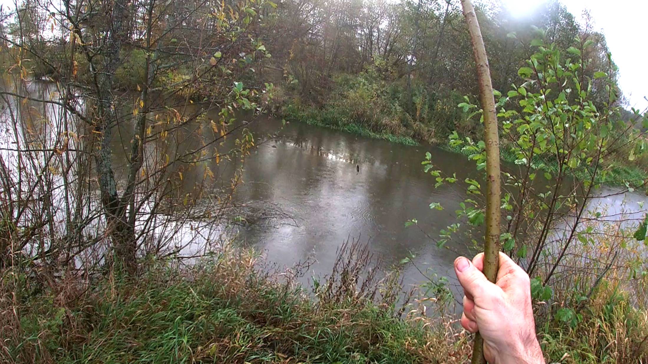 Рыбалка в октябре на жерлицы с берега на малой реке - отличный выезд!