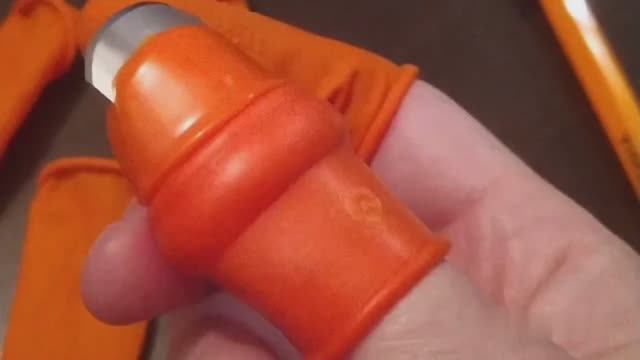 Нож напальчник для обрезки растений