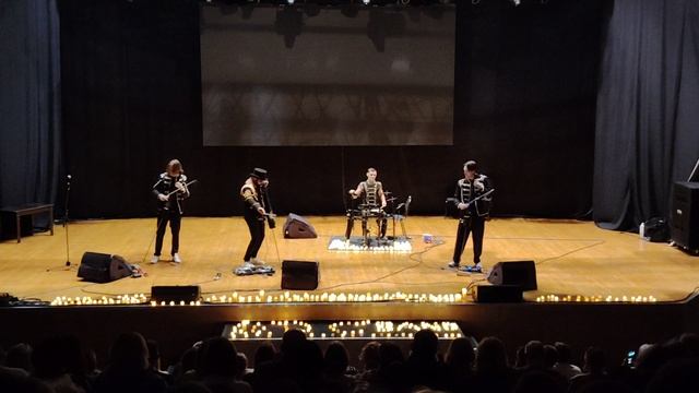 Песня сюрприз из репертуара популярного китайского рока кавер-квартет «D/C BAND»