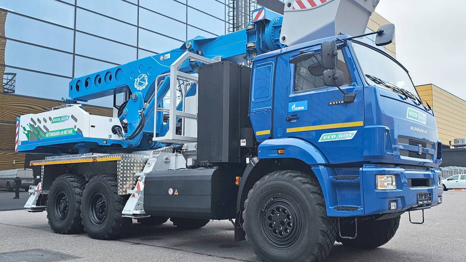 Экскаватор-планировщик УДС-4321-5 "СТАРАТЕЛЬ" на газовом шасси КАМАЗ-43118-37 (ГБО Метан)