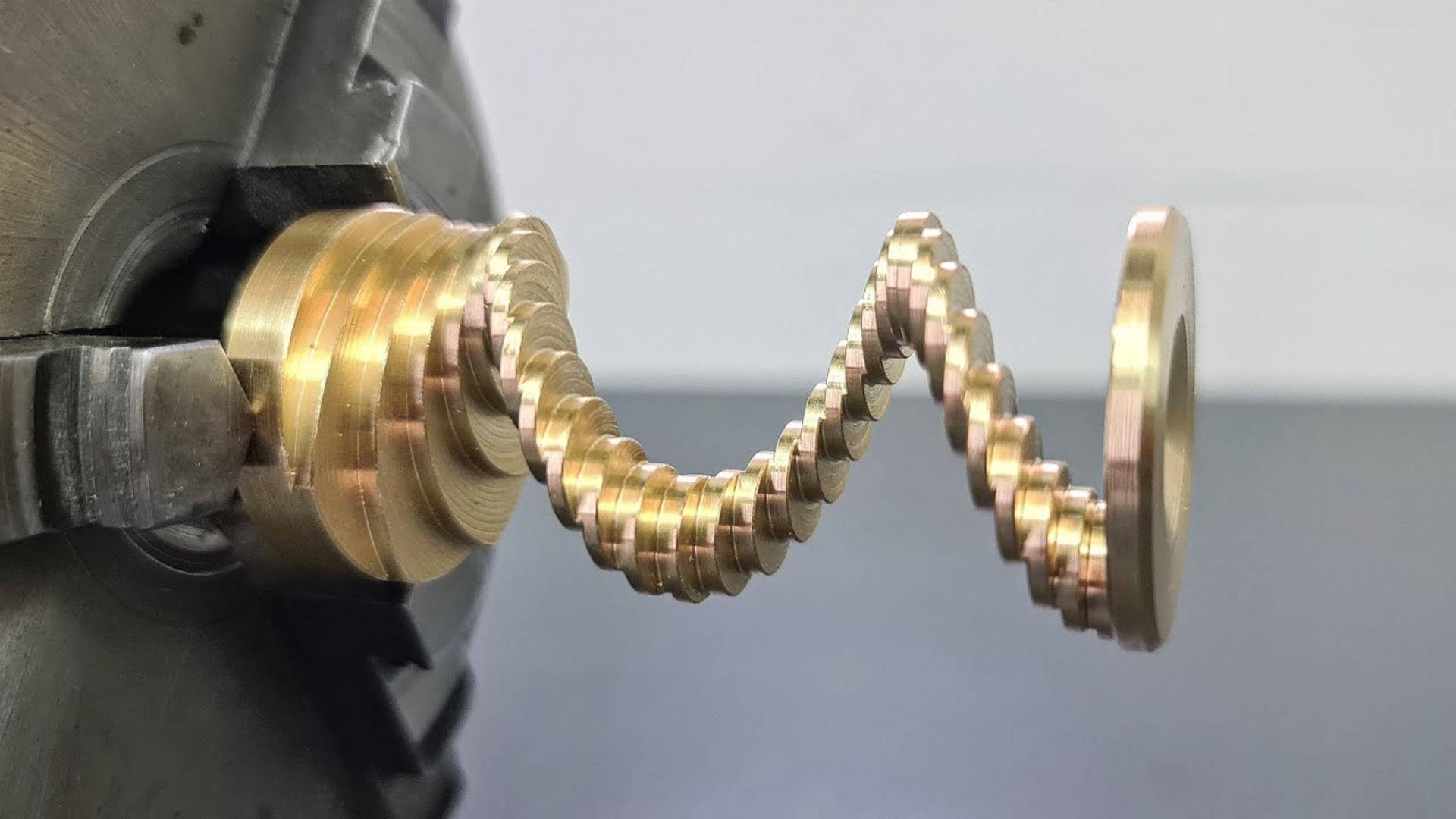 Making a Crazy Part on the Lathe - Manual Machining (2160p_25fps_AV1-128kbit_AAC)