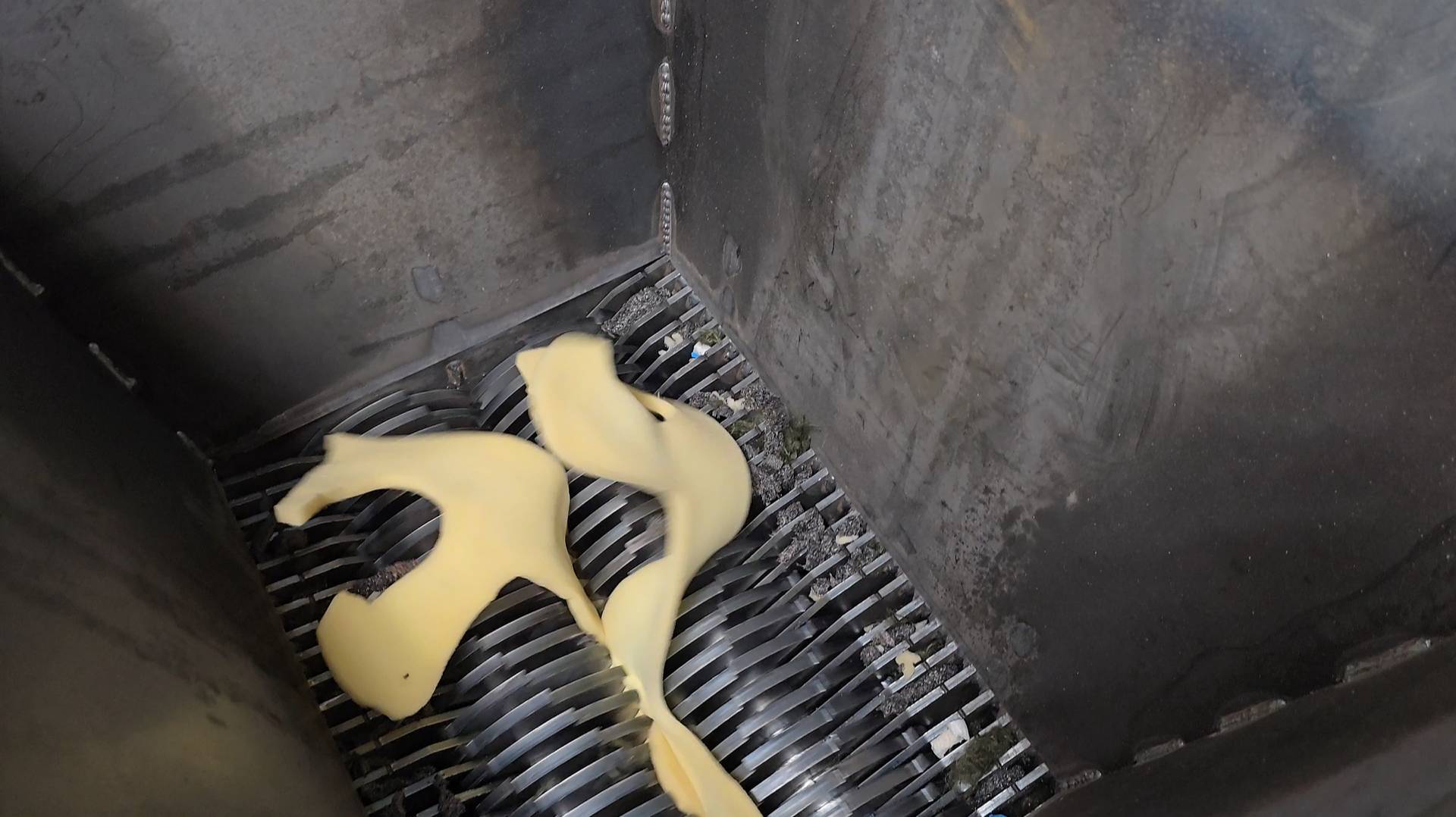 Измельчение поролона на шредере ИШМ-220-500