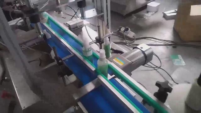 Автоматический розлив, ручная подача колпачка, автоматическая закрутка колпачка и этикетка