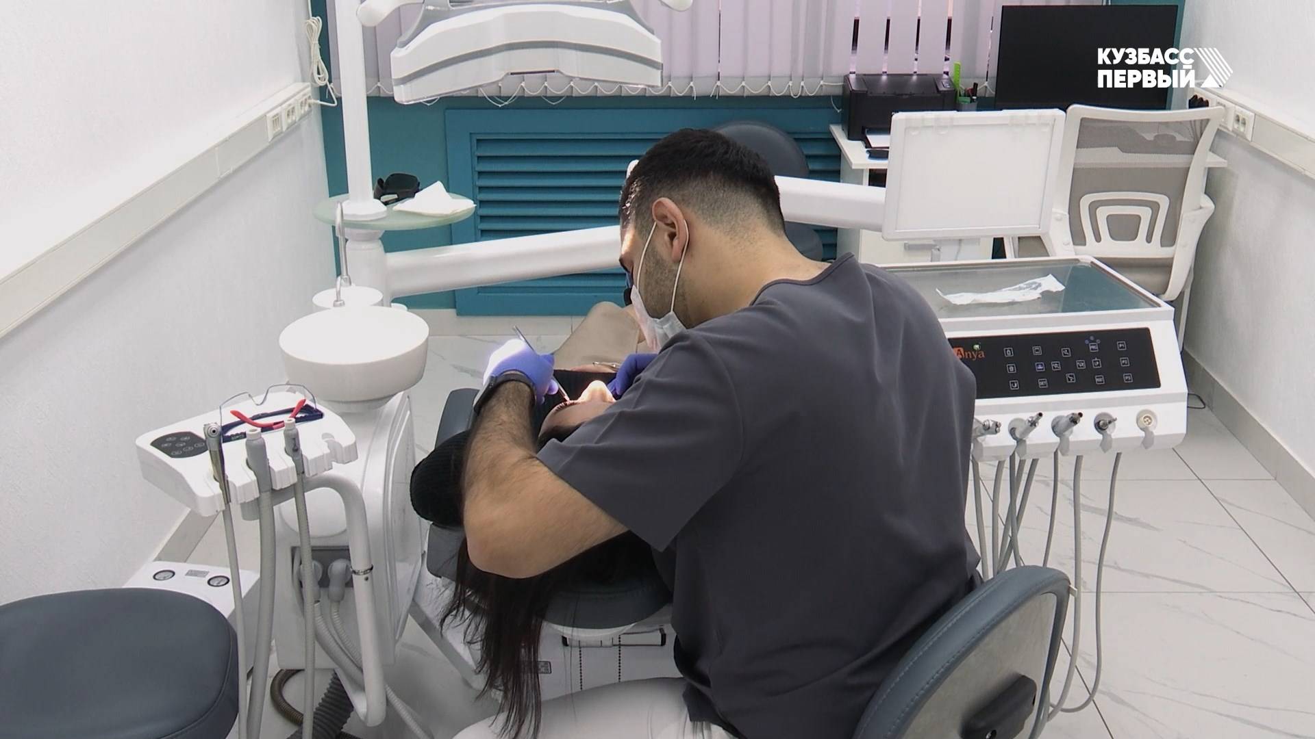 Здоровая улыбка России. Почему рекомендуется ставить импланты, а не мосты?