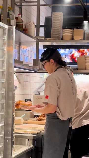 Студенты Института гастрономии покоряют гастрономический квартал «Артель» #shorts