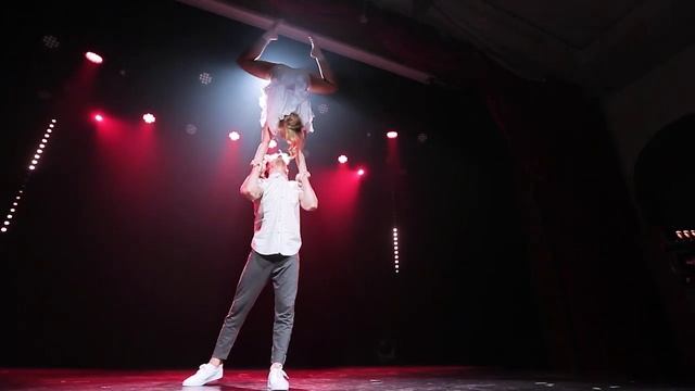 Акробатическое шоу